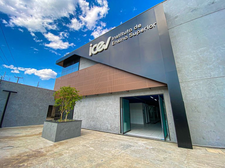 iCEV recebe três estrelas no Guia da Faculdade EstadãoSomos iCEV